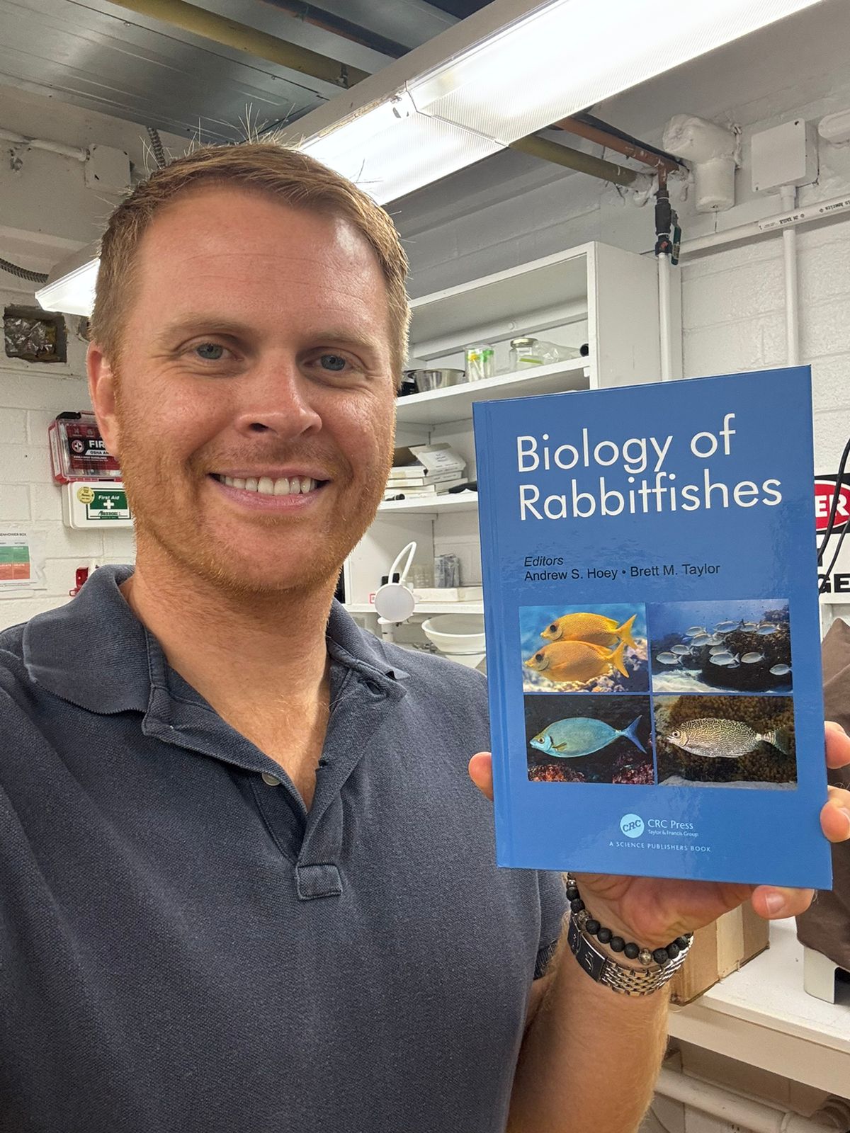 UOG’s Taylor dives deep with new rabbitfish book - Guam Green Growth